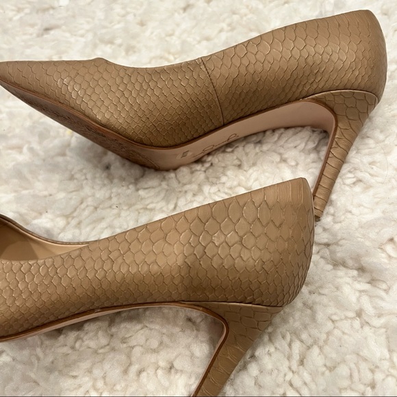 Jessica Simpson | Shoes | Jessica Simpson Snakeskin Taupe Leather Pumps ...